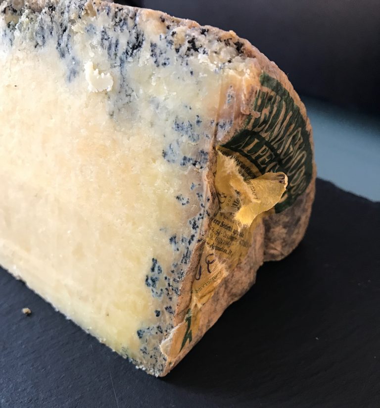 Cheese of the month August 2018: Castelmagno d’Alpeggio from Des Martin ...